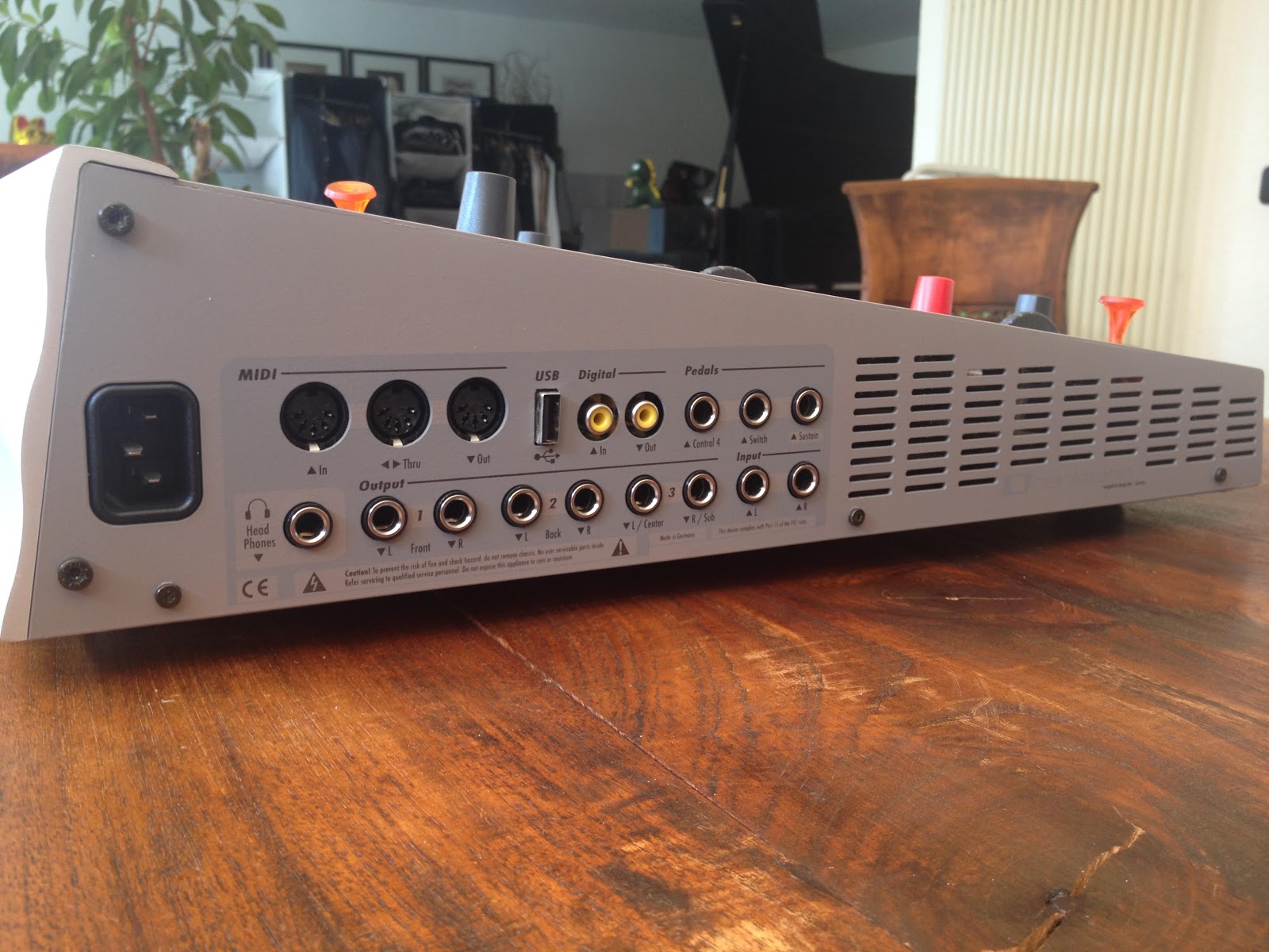 MATRIXSYNTH: Hartmann Neuron Synthesizer SN 0420 0294 0601 Unboxing Shots