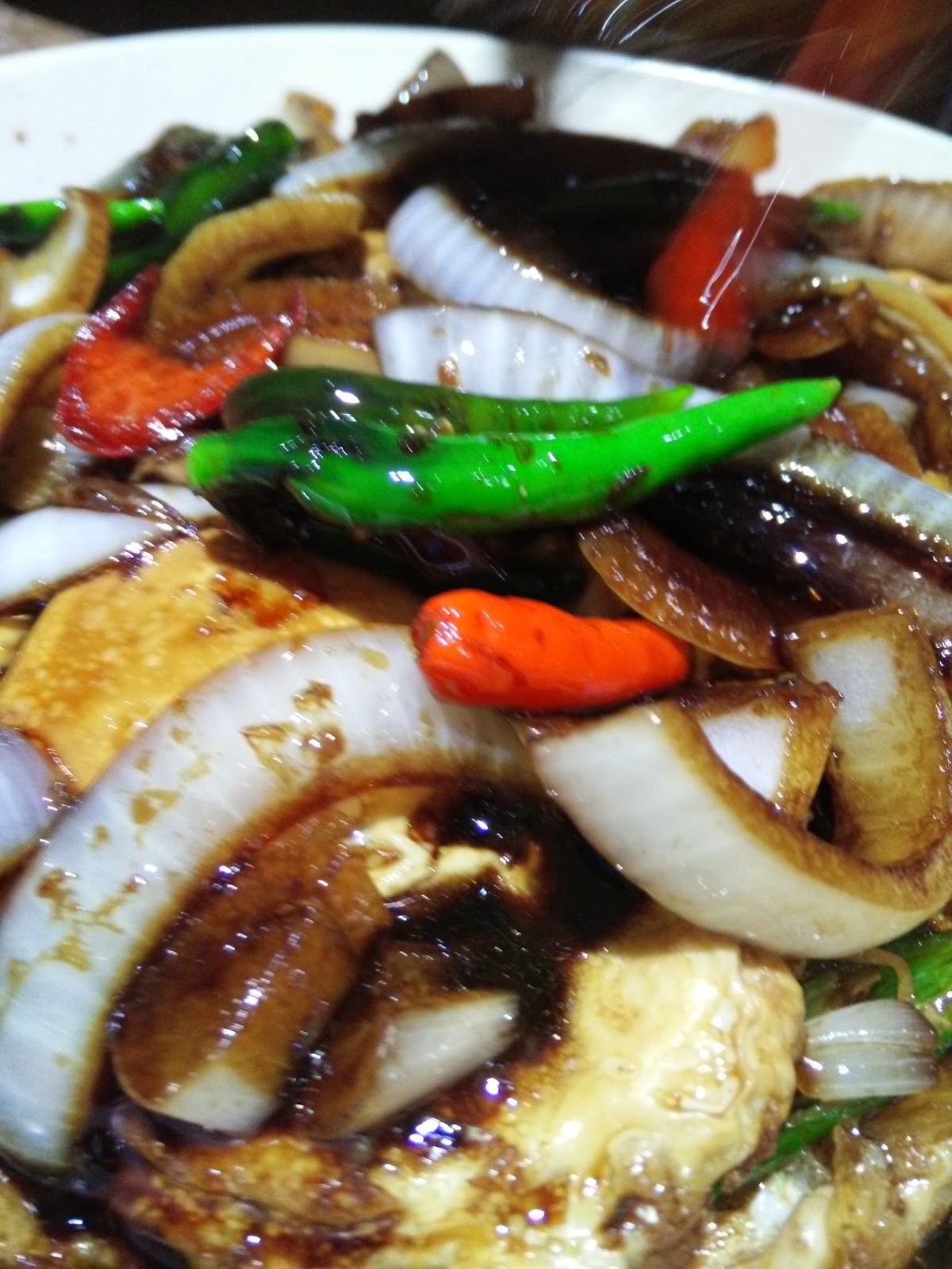 Seribu Satu Macam Sajian: Telur mata lembu (sunny side up ) masak kicap