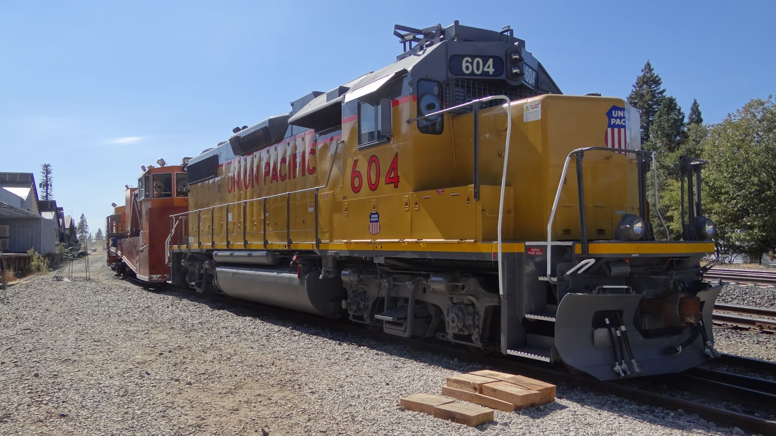 Milepost 154: A Train Blog: Winter's coming: UP 604 in Colfax