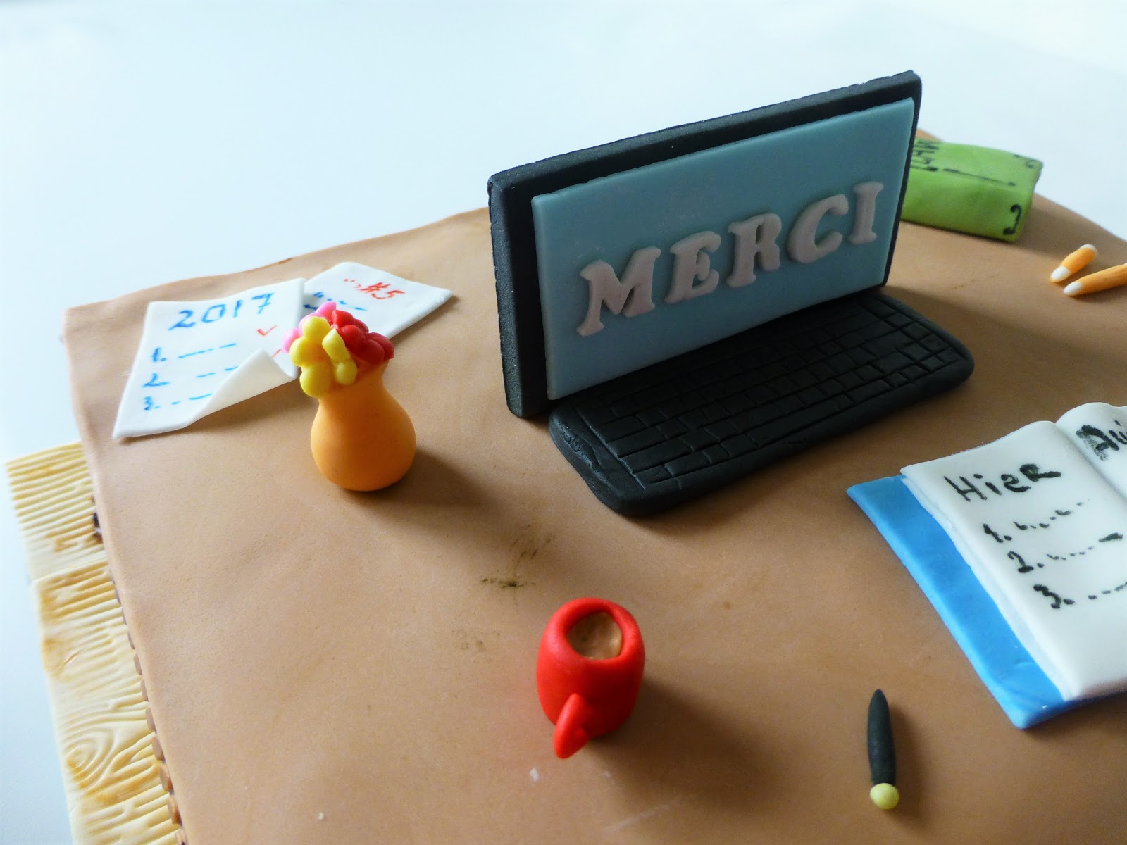 CakeSophia: Office desk cake