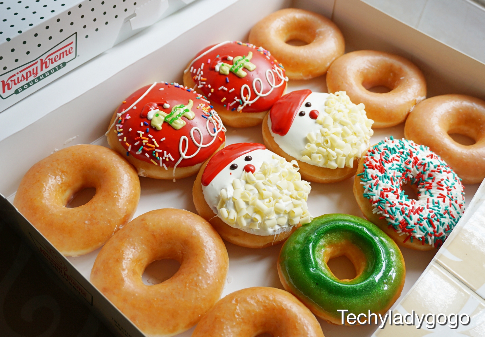 คริสปี้ ครีม ฮอลิเดย์ Krispy Kreme Doughnuts HOLIDAY JOYFUL TREATS ...