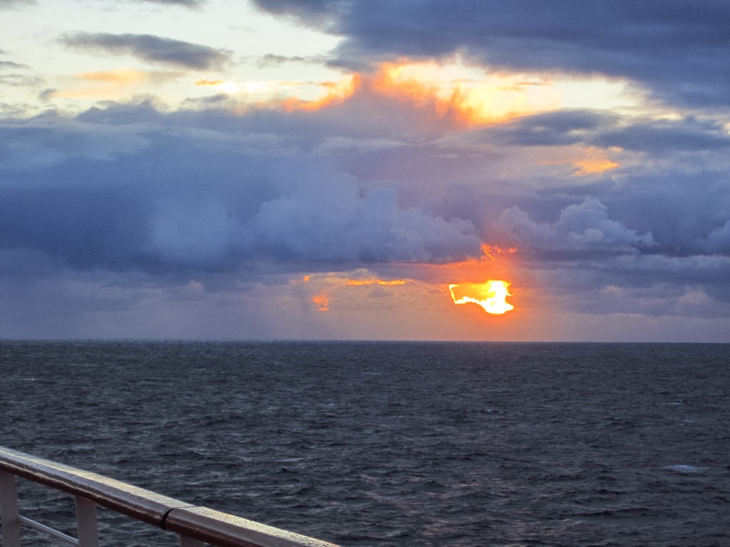 Living Easy Traveling Places Having Fun : Day 28 Day at Sea