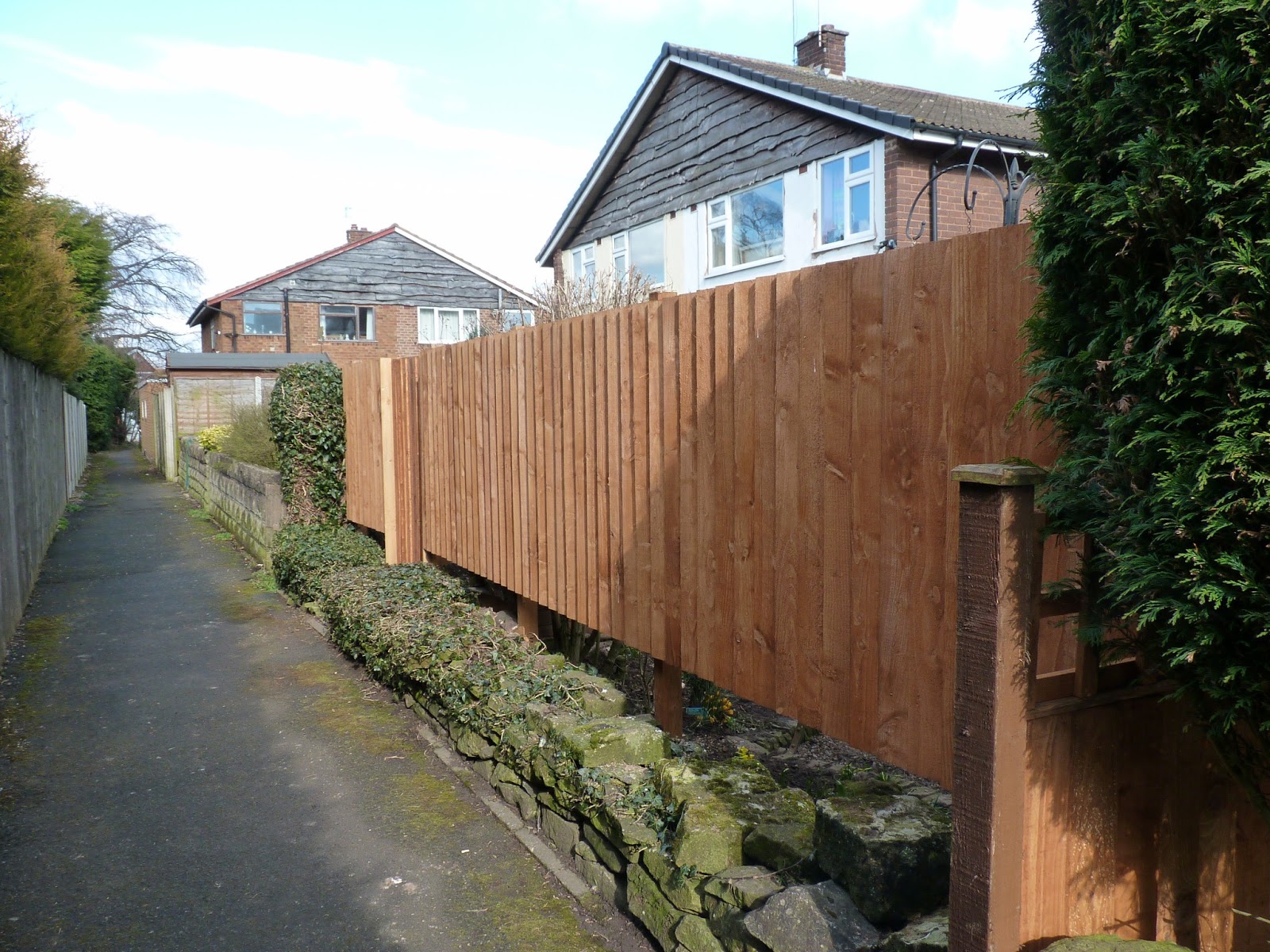 Second Hand Rose: New fencing