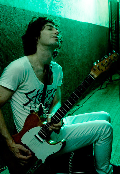 Intersticio: BUSCÁNDOTE EN LA LUZ, entrevista a Pol Medina