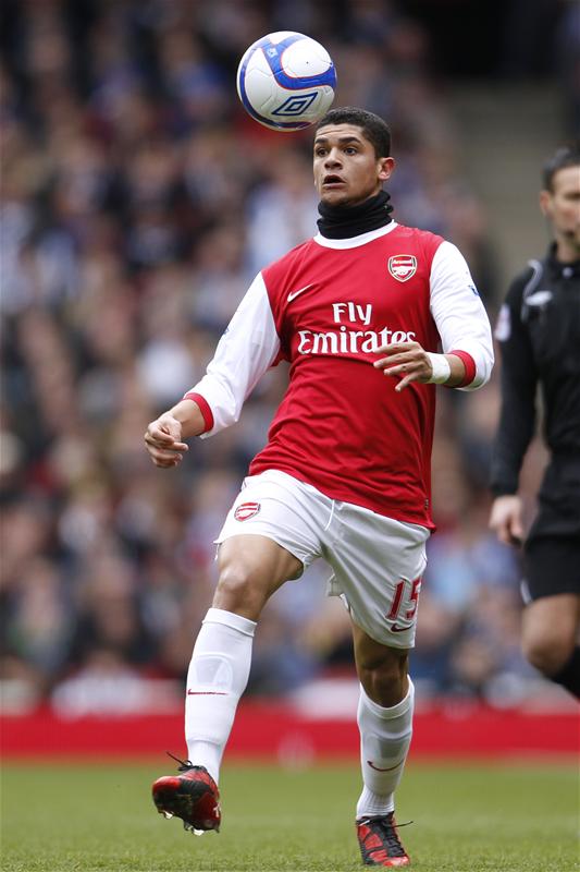Brazilian midfielder Denilson wants to leave Arsenal | FOOTBALL CRAZE