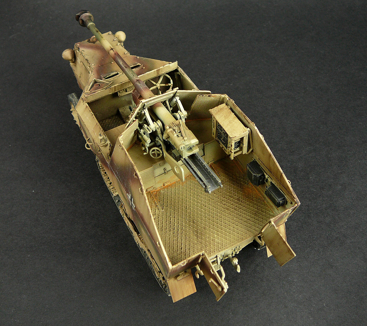 Pin-Up Miniatures Studio: Auf Somua MCG S307 PAK40 - Brach Model 1/35