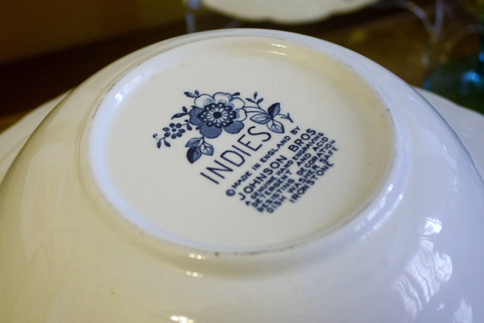 Lemari Cantique: Johnson Bros 'Indies' Ironstone Lidded Tureen