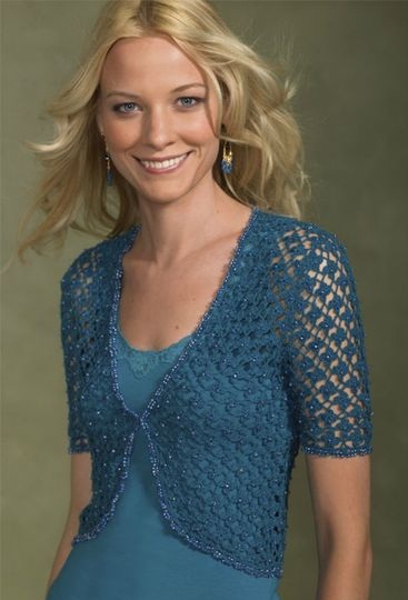 TOPURI CROSETATE ROMANIA: TOP CROSETAT MANUAL SPUMOS ALBASTRU MODEL3