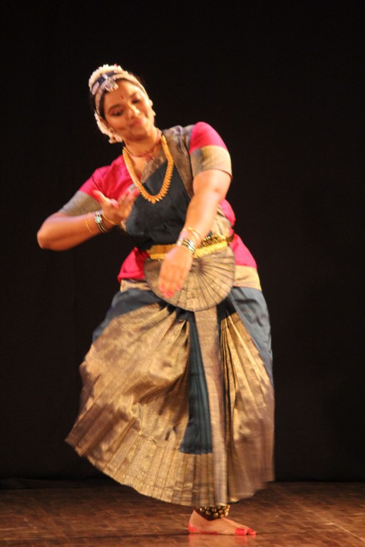 Suganya Classical Dance Stills,Suganya Classical Dance Tamil Actress ...