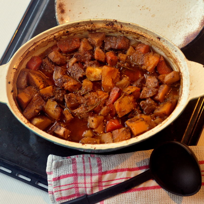 Širšių lizdas: Jautienos troškinys pgl J. Oliverį