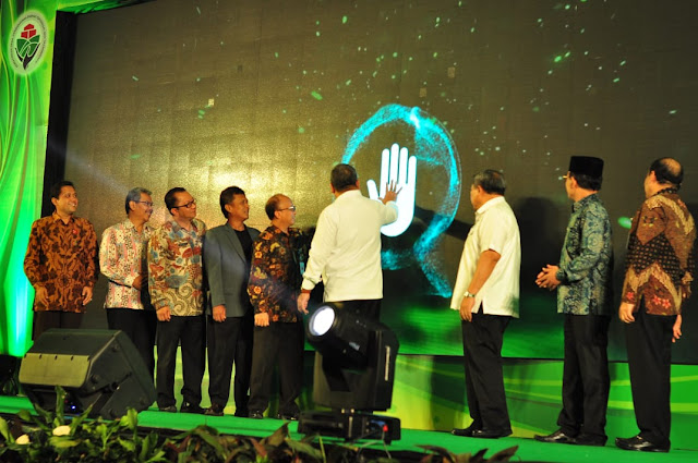 Kemendes PDTT Berikan Penghargaan Kepada Desa dan Pendamping Desa Terbaik Kemendes PDTT Berikan Penghargaan Kepada Desa dan Pendamping Desa Terbaik