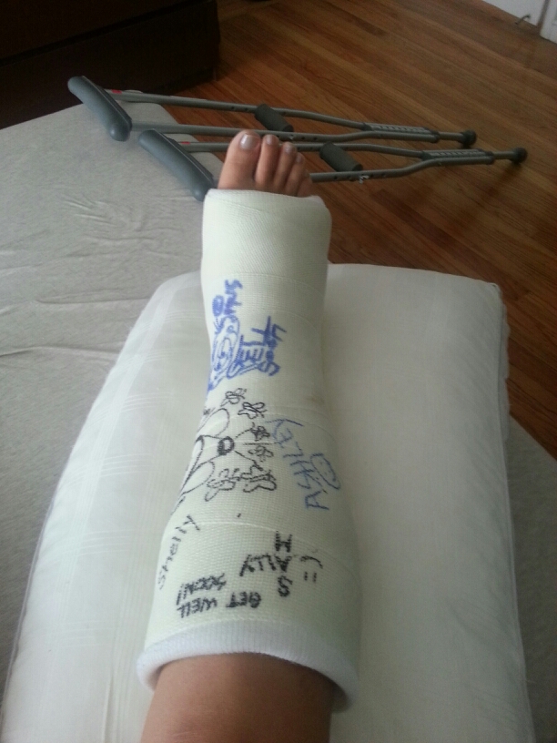 My Broken Ankle =(: Art on my cast