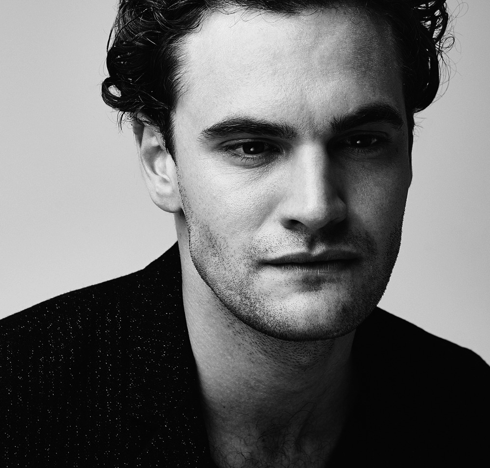 my new plaid pants: Good Morning, Gratuitous Tom Bateman