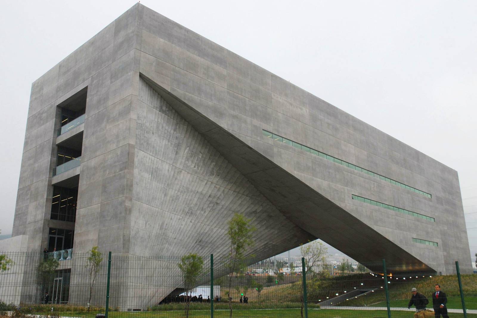 architecture now and The Future: CENTRO ROBERTO GARZA SADA BY TADAO ANDO