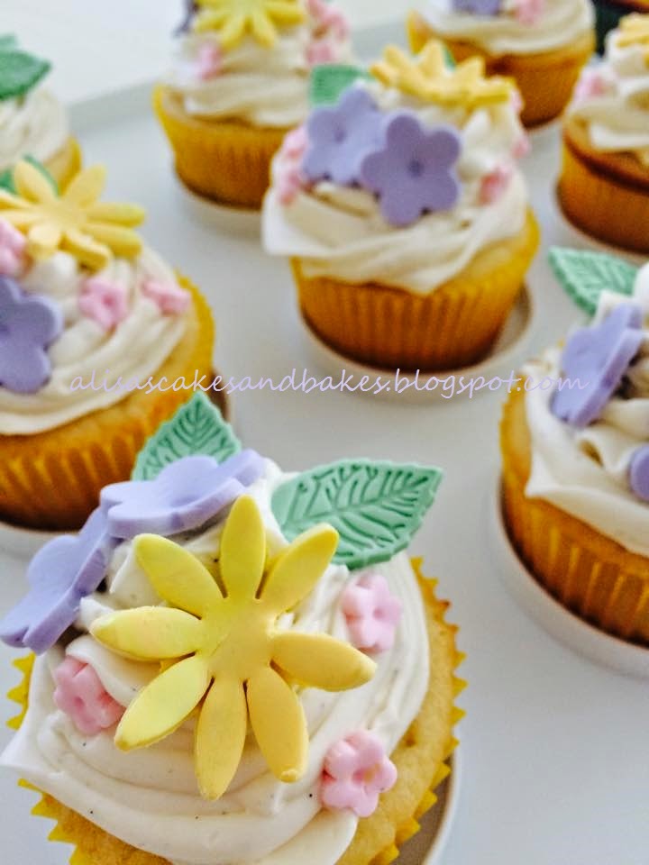 Alisa's Custom Cakes: Spring Cupcakes