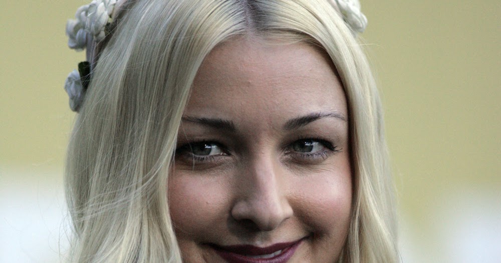 2019: Australia | Kate Miller-Heidke | Zero Gravity | The Eurovision ...