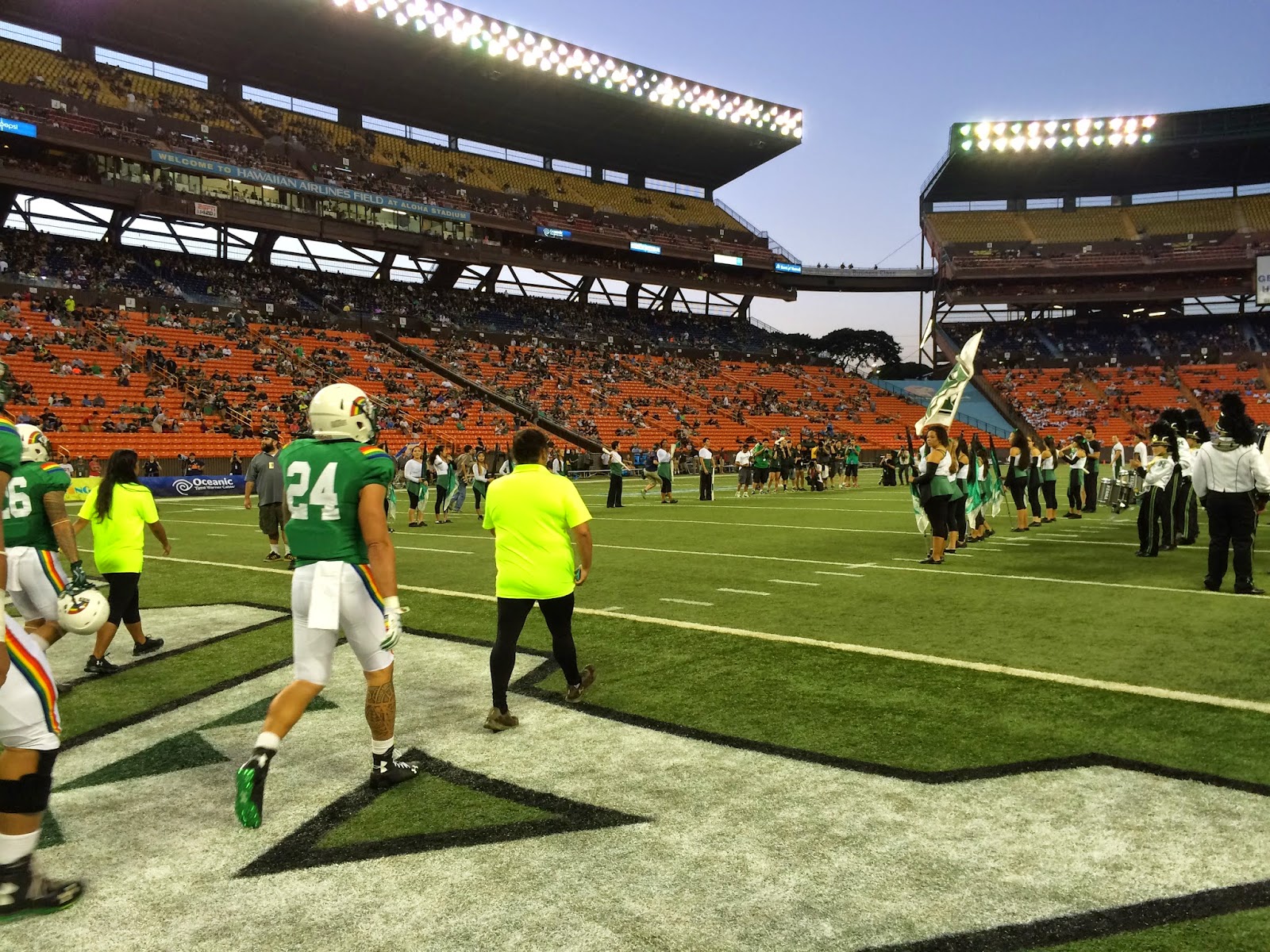 GREAT EATS HAWAII: UNIVERSITY OF HAWAII FOOTBALL - ALOHA STADIUM EXPERIENCE