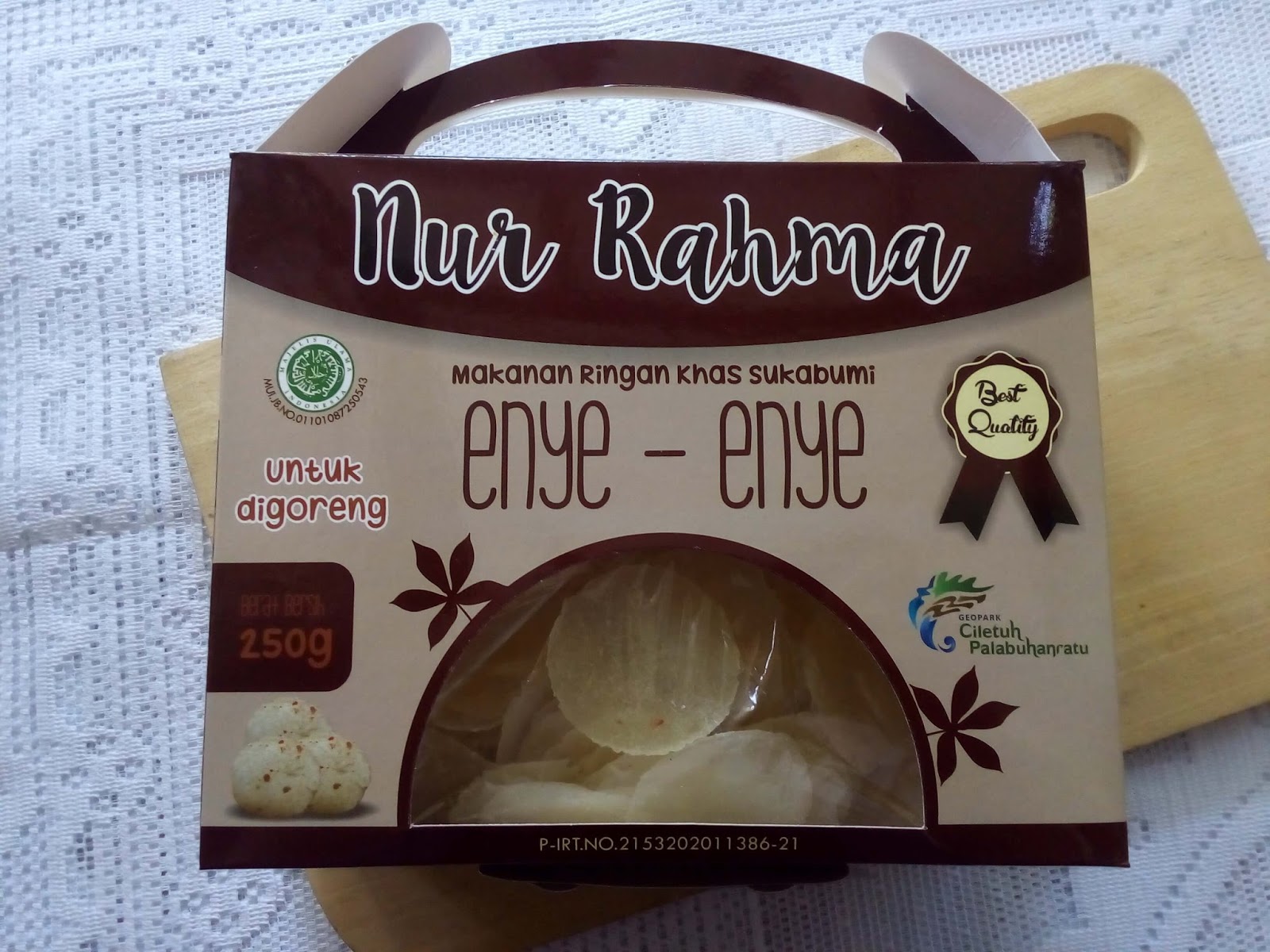 astrid.prasetya: Enye-enye Nur Rahma, Makanan Ringan Khas Sukabumi