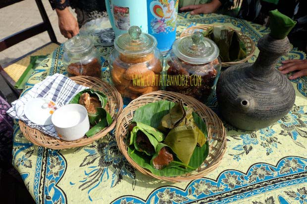 Cicip-cicip Makanan dan Jajanan Khas Osing di Desa Banjar, Banyuwangi