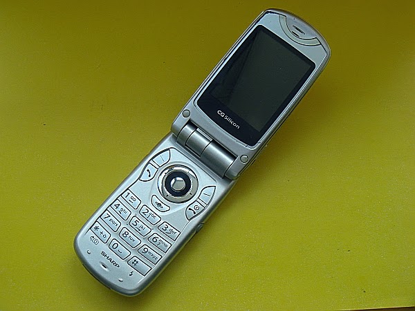 BugWorkShop - 甲蟲工作室: Sharp（夏普）GX32 手機介紹（一）