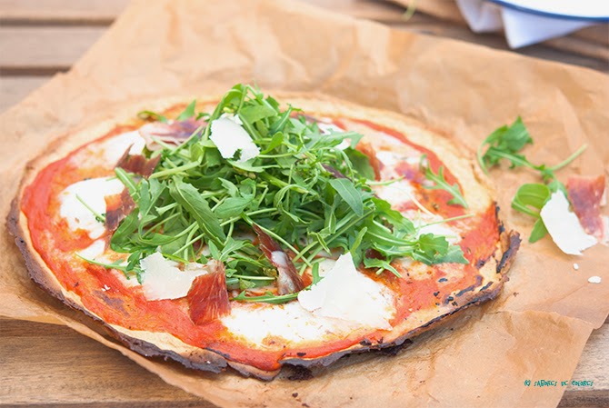 Pizza de rúcula con masa de tofu (apta celiacos)