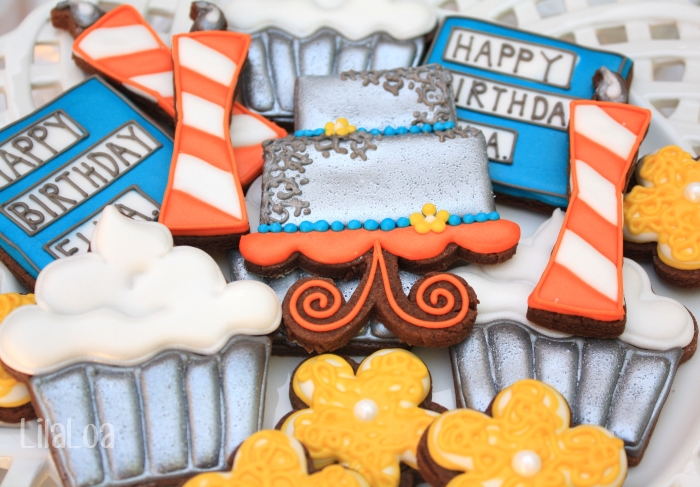 How To Make Decorated Bulldozer Cookies