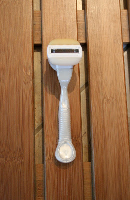 Pink Bows and Stilettos: Venus & Olay Razor