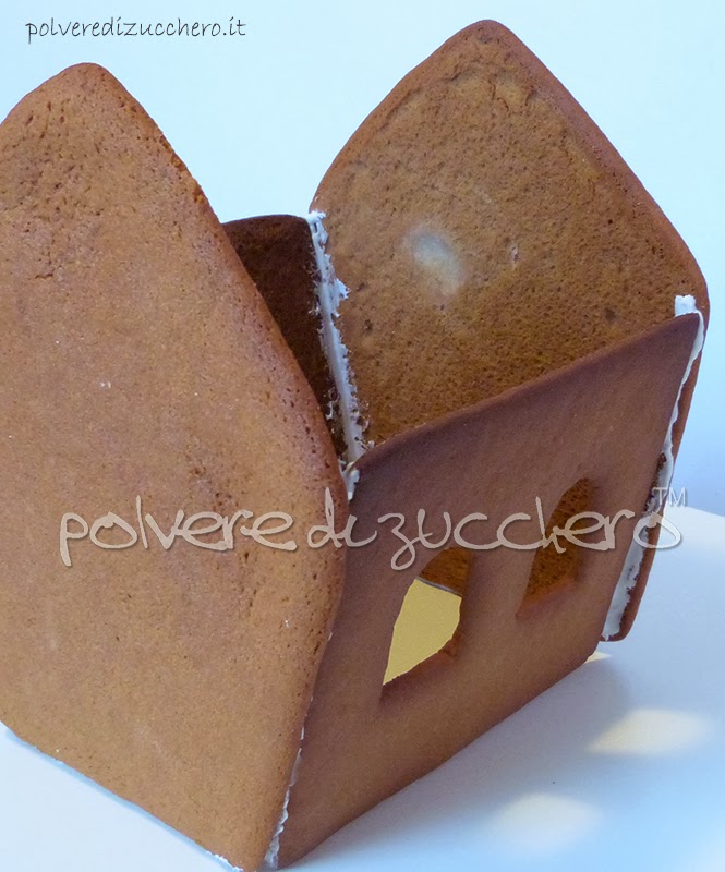 Natale: tutorial e ricetta Gingerbread House, come si fa la casetta pan ...