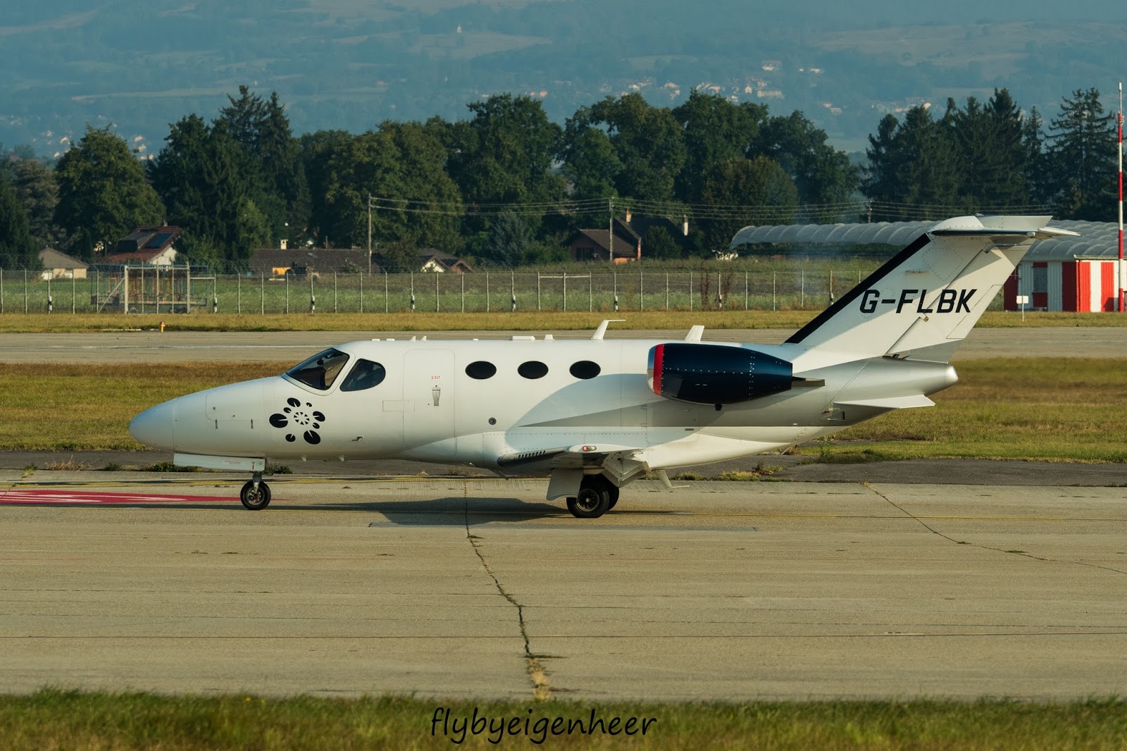 FLUGZEUGE Privatjets etc: G-FLBK Cessna 510 Citation Mustang C510 > VIP