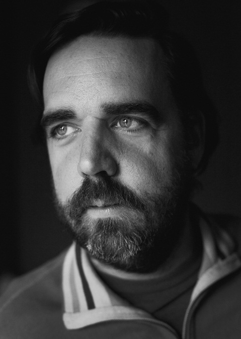 Smartphones, a pocket-size farce by Emilio Williams