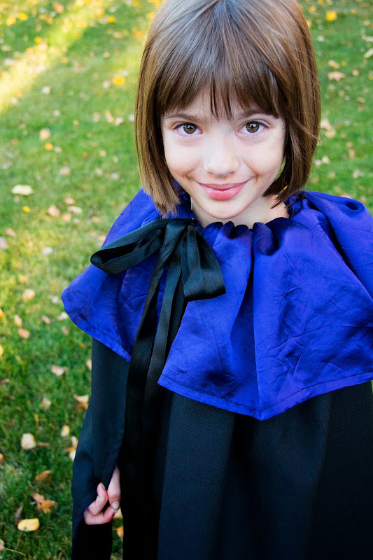 Aesthetic Nest: Sewing: Opera Collar Halloween Cape (Tutorial)