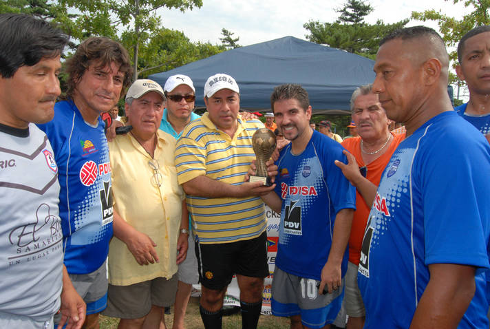 Noticias Ecuatorianet: LA FIESTA DEL CLASICO DE LOS EX CRACKS DEL ...