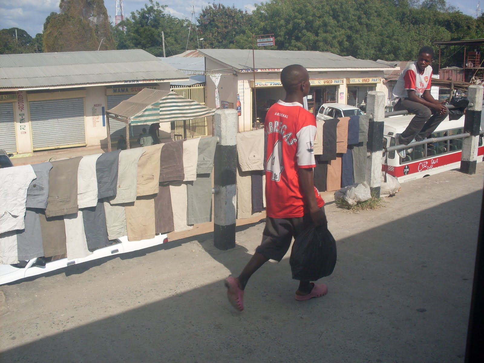 KNOWLEDGE MATTERS: Why machinga are trading anywhere they like?