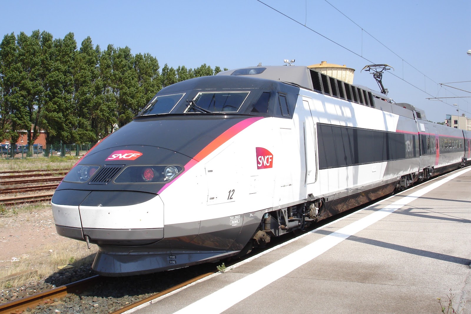 LA PASSION DU TRAIN: TGV rame 12 à Calais Ville