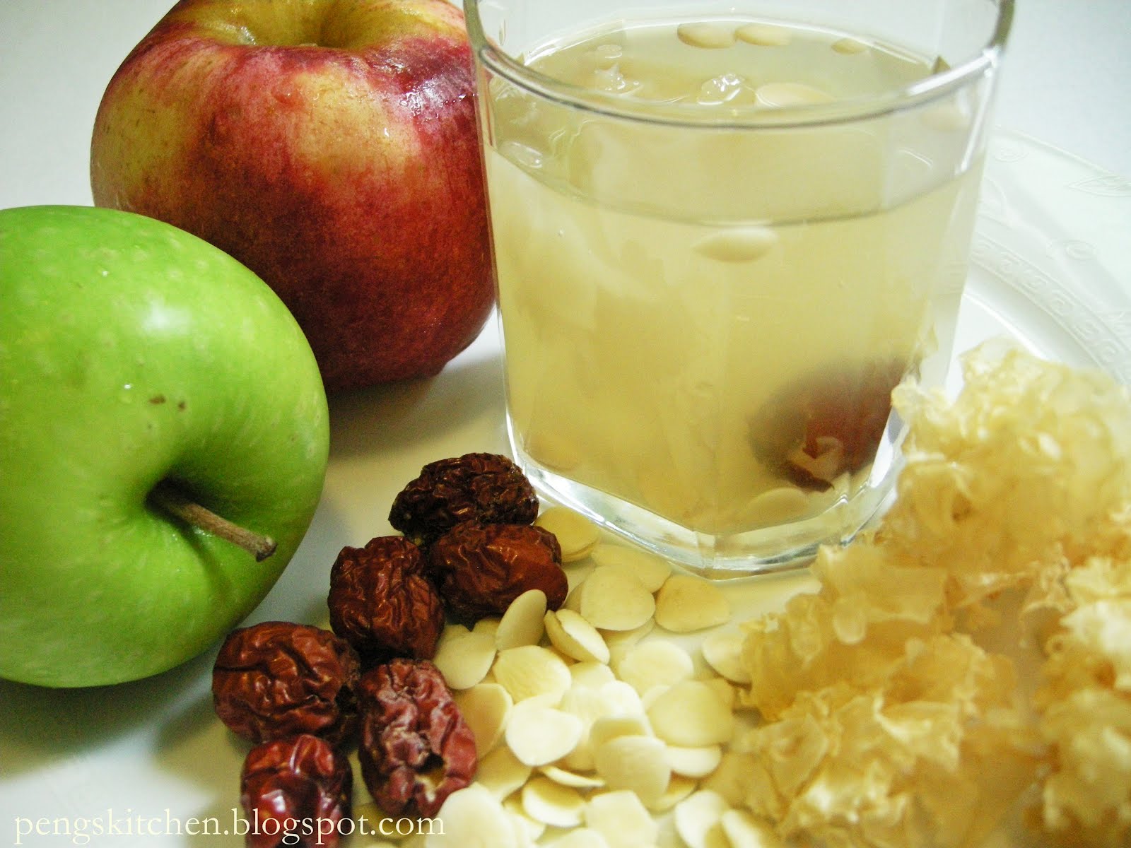 Peng's Kitchen: Apple, Apricot Kernels & Snow Fungus Tea