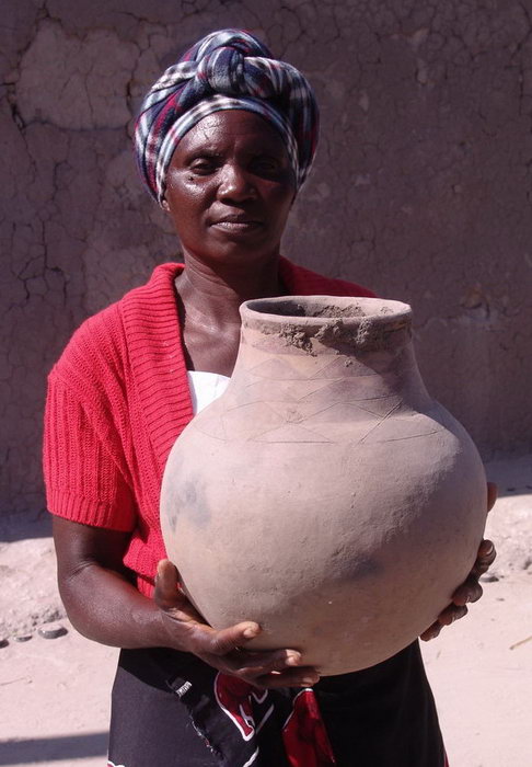 DUNGANDZI: Sauvegarder la poterie..