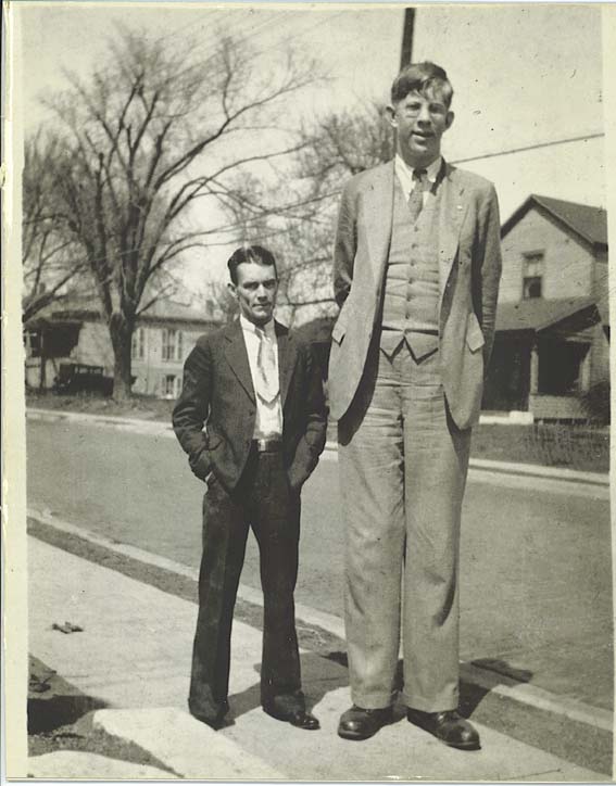 13 Vintage Portrait Photos of Robert Wadlow, the Tallest Person in ...