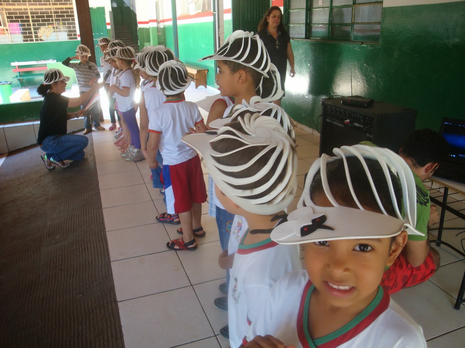 Tia Vanuza: Boné de EVA