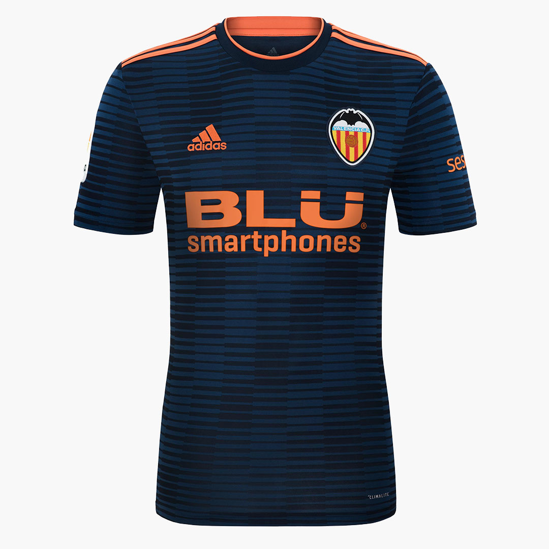 Valencia to Get First-Ever Black/Gold Kit - Footy Headlines