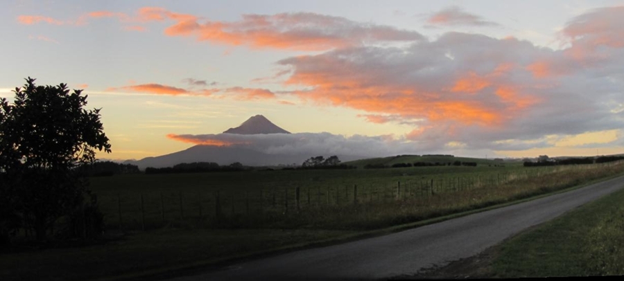 photographing New Zealand: mt taranaki sunset