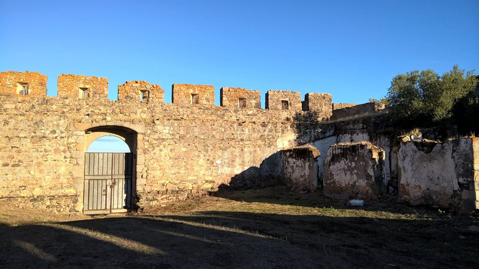 O melhor Alentejo do Mundo: Castelo de Valongo ( Évora )