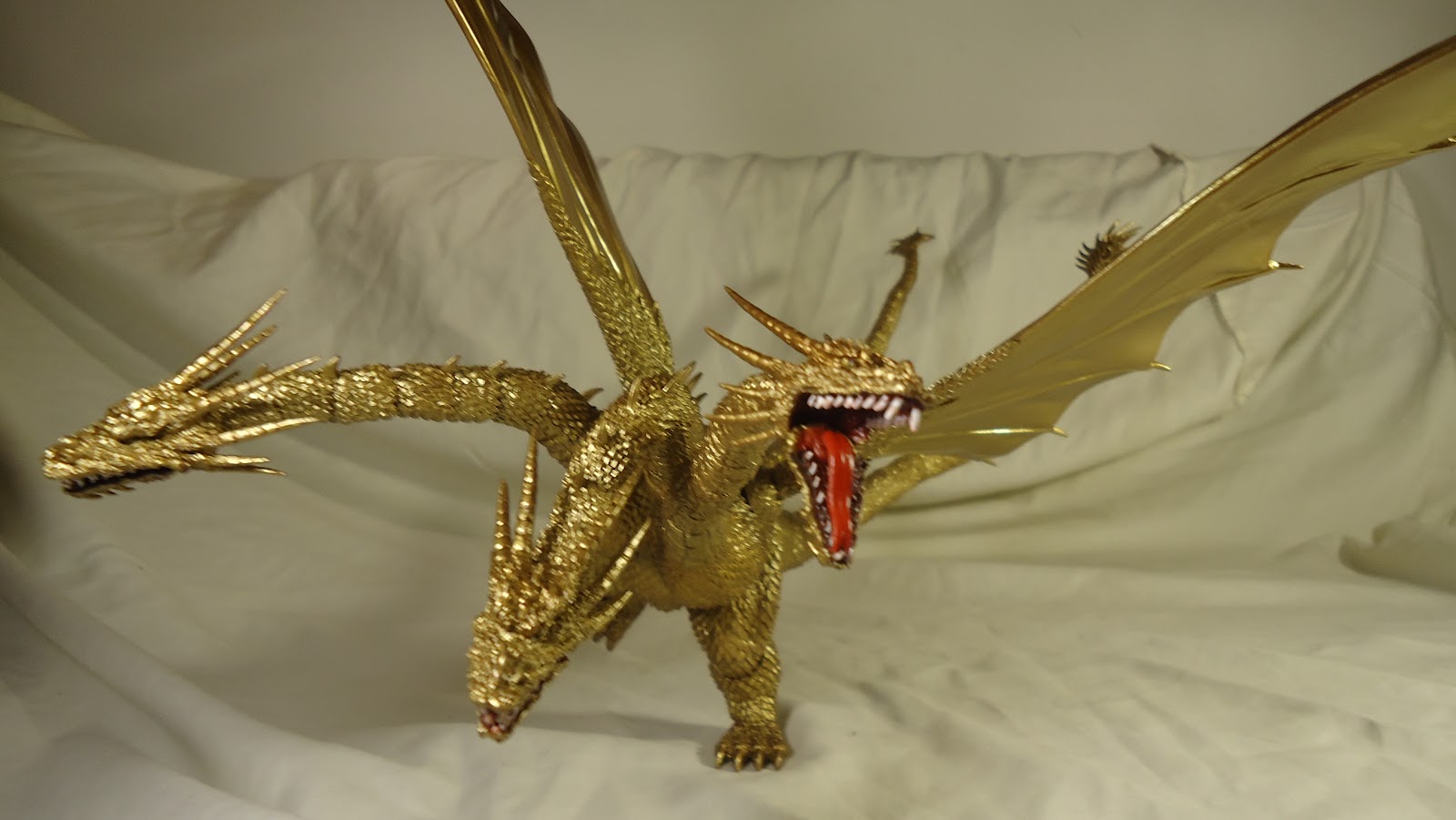Import Monsters: Review: S.H. Monsterarts King Ghidorah
