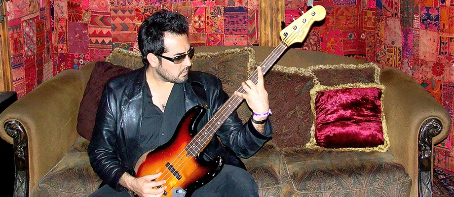 BLACK SOUND [Virtual Magazine]: Marco Rentería: Me my Bass & I.