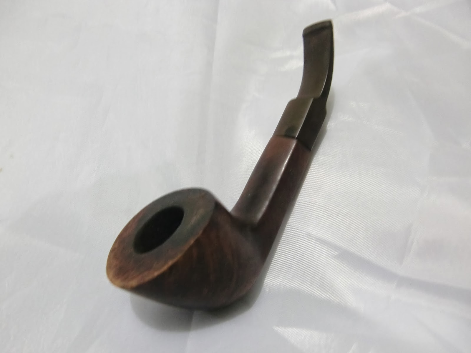 CILEGON ANTIK: Cangklong Pipa rokok Made in England Merek MOUNTBATTEN