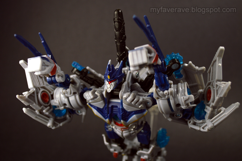 The Rave Corner: Transformers ROTF Deluxe Soundwave Review