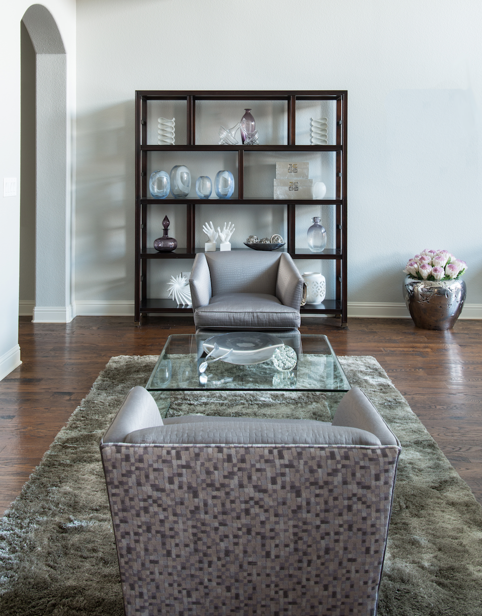 Bookcase Styling 101 to Help you "fluff" those Shelves