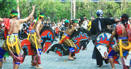 Jatilan, Kesenian Lokal yang tak Luruh oleh Waktu - awiracr