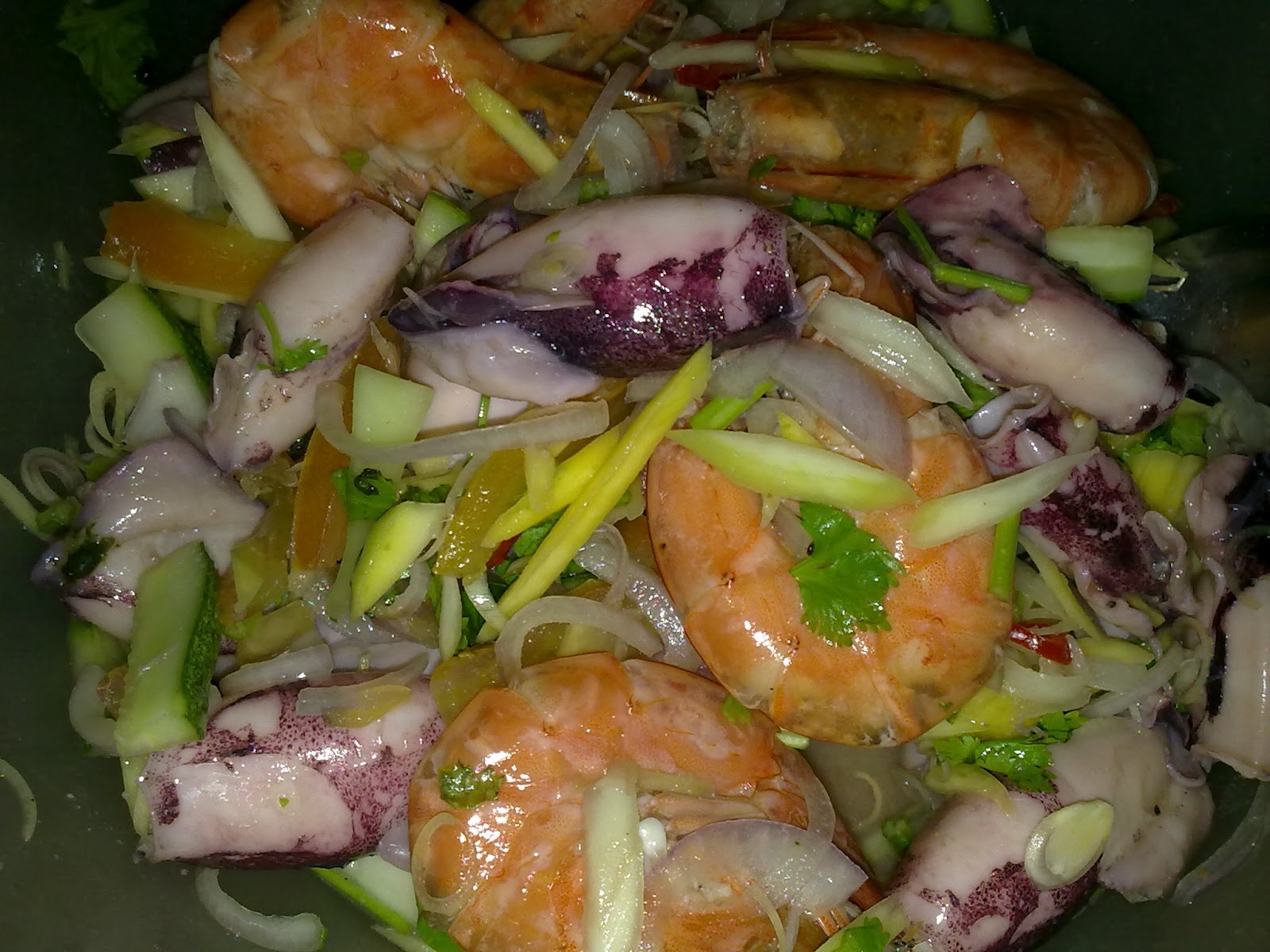 UDANG MASAM MANIS & KERABU PAUH SEAFOOD & SIAKAP KUKUS ALA SIAM | MAMA ...