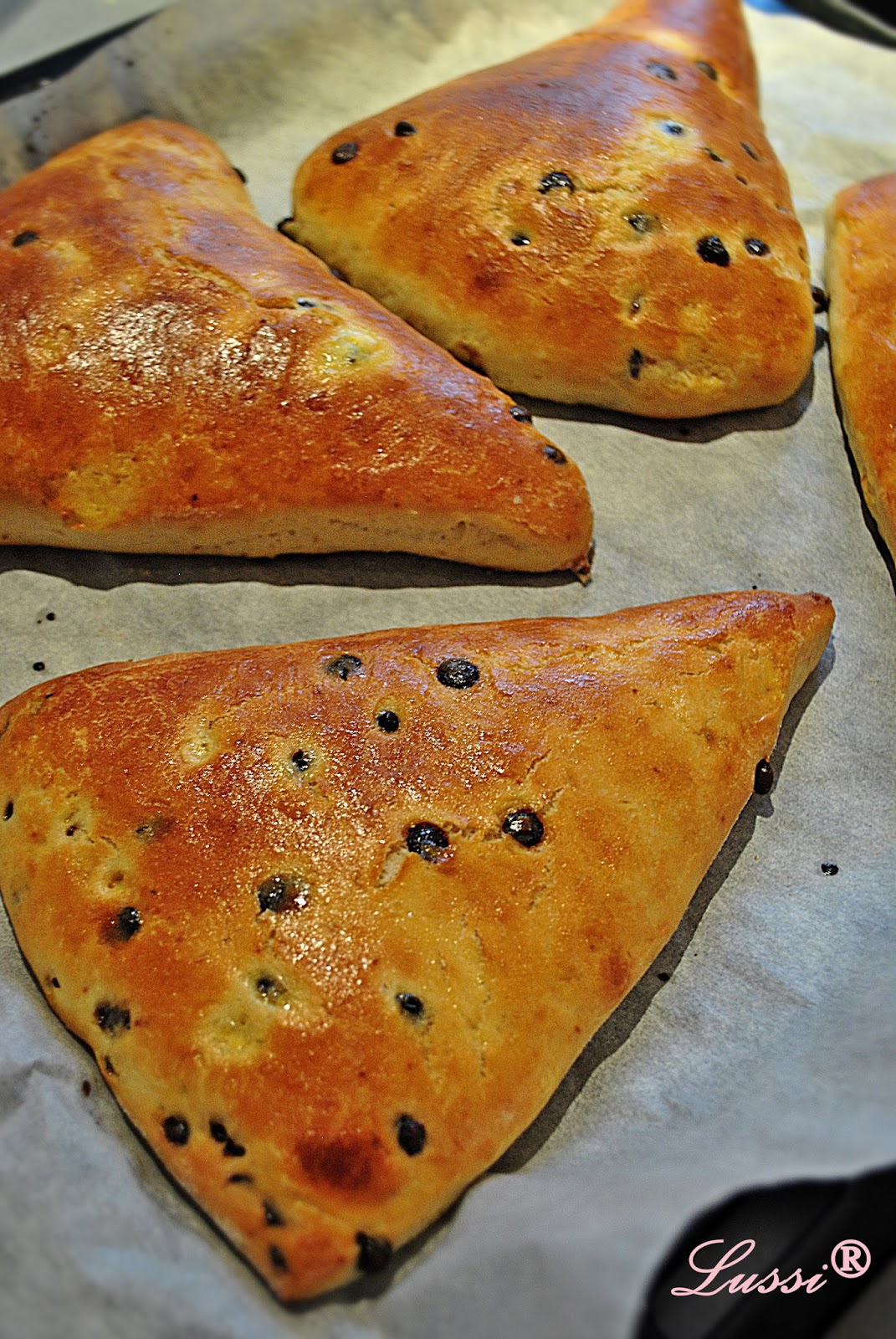 Lussi`s World of Artcraft: Пухкави тригуни с шоколад / Triangle ...