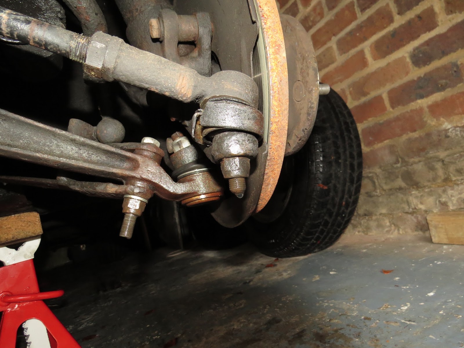 STELLA STAG MAKING A GOOD TRIUMPH STAG EVEN BETTER: BALLS AND BUSHES